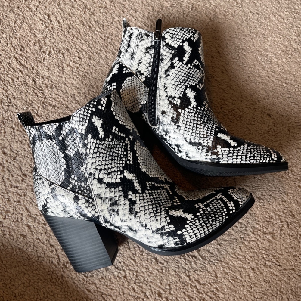 Black And White Faux Snake Skin Print Booties 8 - Gem